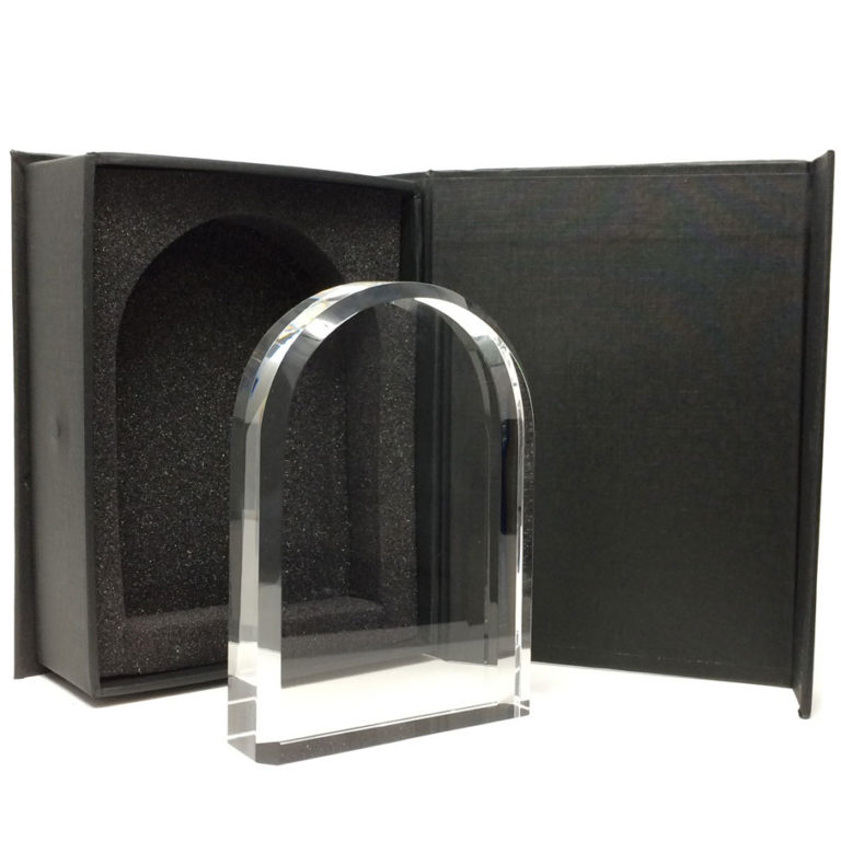 Rounded-crystal-glass-plaque-with-presentation-box - Awards In Glass